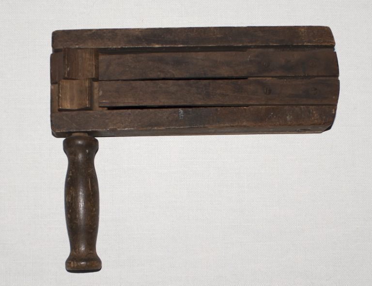 Gas Rattle – The Royal Montreal Regiment Museum
